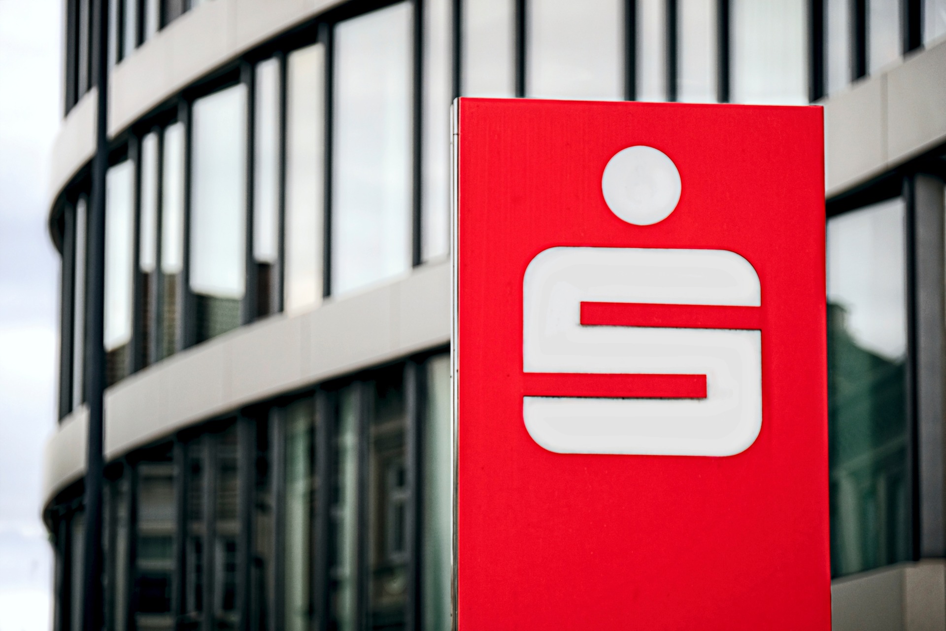 Germany’s Largest Banking Group to Offer Crypto Trading by Summer 2026