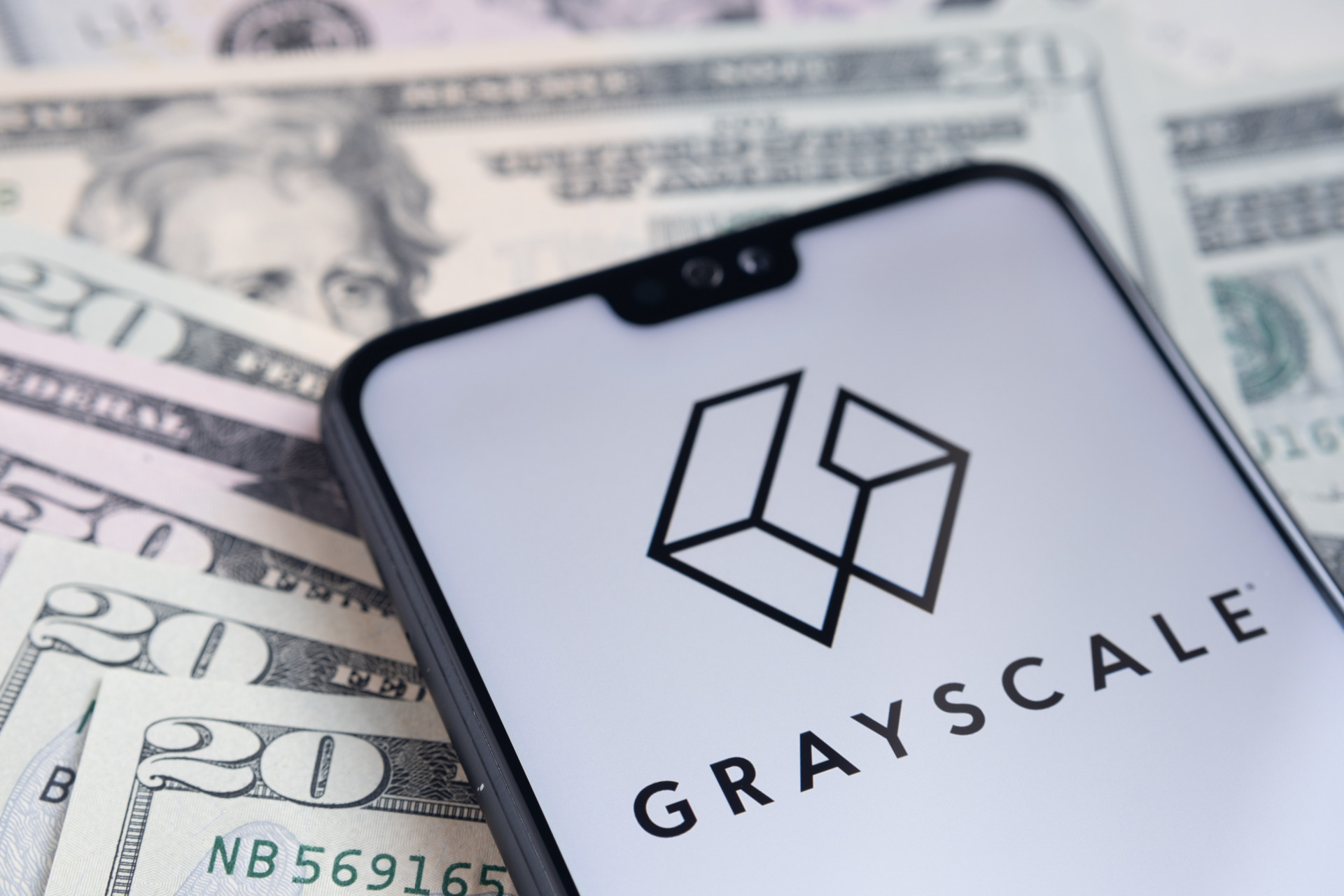 SEC Fast-Tracks Approval of Grayscale ETF Holding BTC, SOL, XRP and Others
