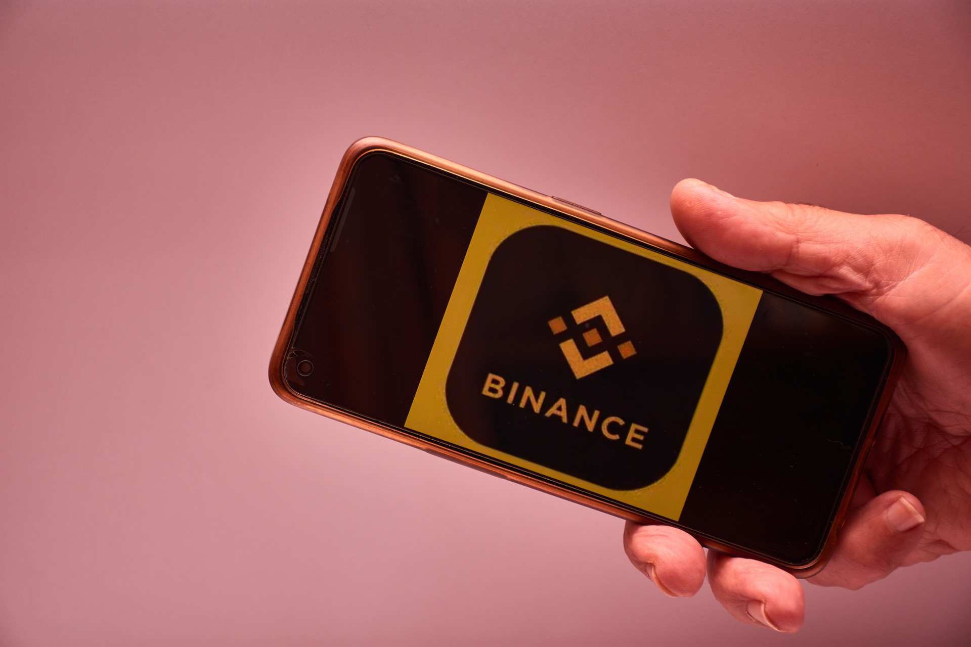 Binance Weighs US Reset as CZ Stake Seen as Expansion Hurdle